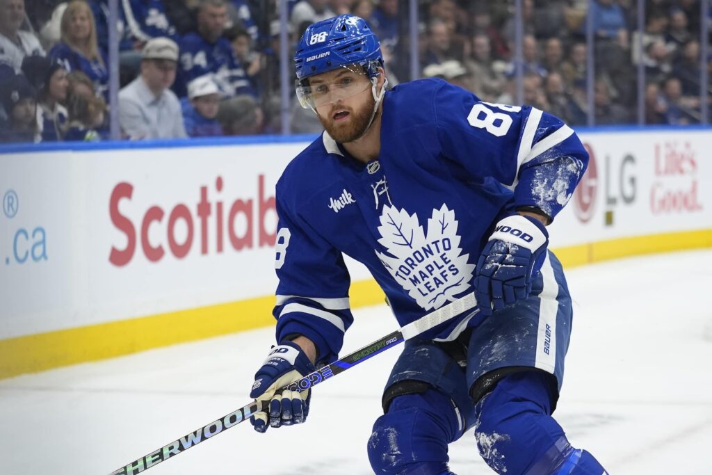 NHL näytti, missä raja kulkee – supertähden roisi ele poiki mojovat sakot